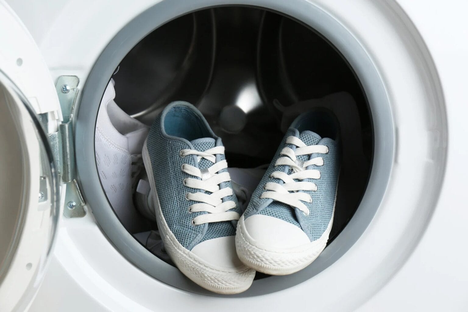 Navigating Circuit Laundry: Top ups, Timings and Tips - Unifresher