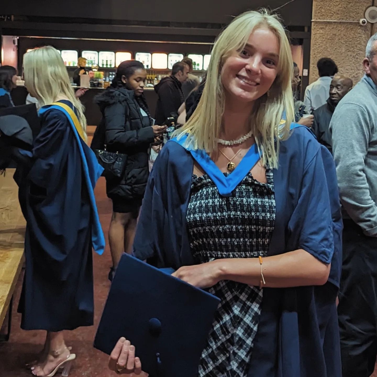 The best websites for graduation gown hire in the UK - Unifresher