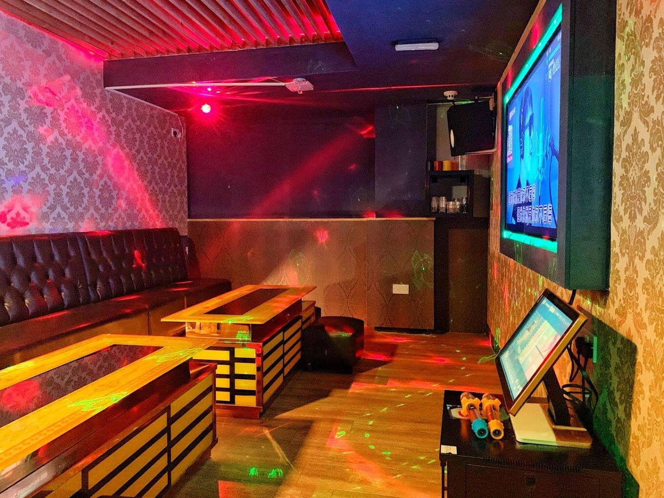 A guide to karaoke bars and rooms in Sheffield - Unifresher