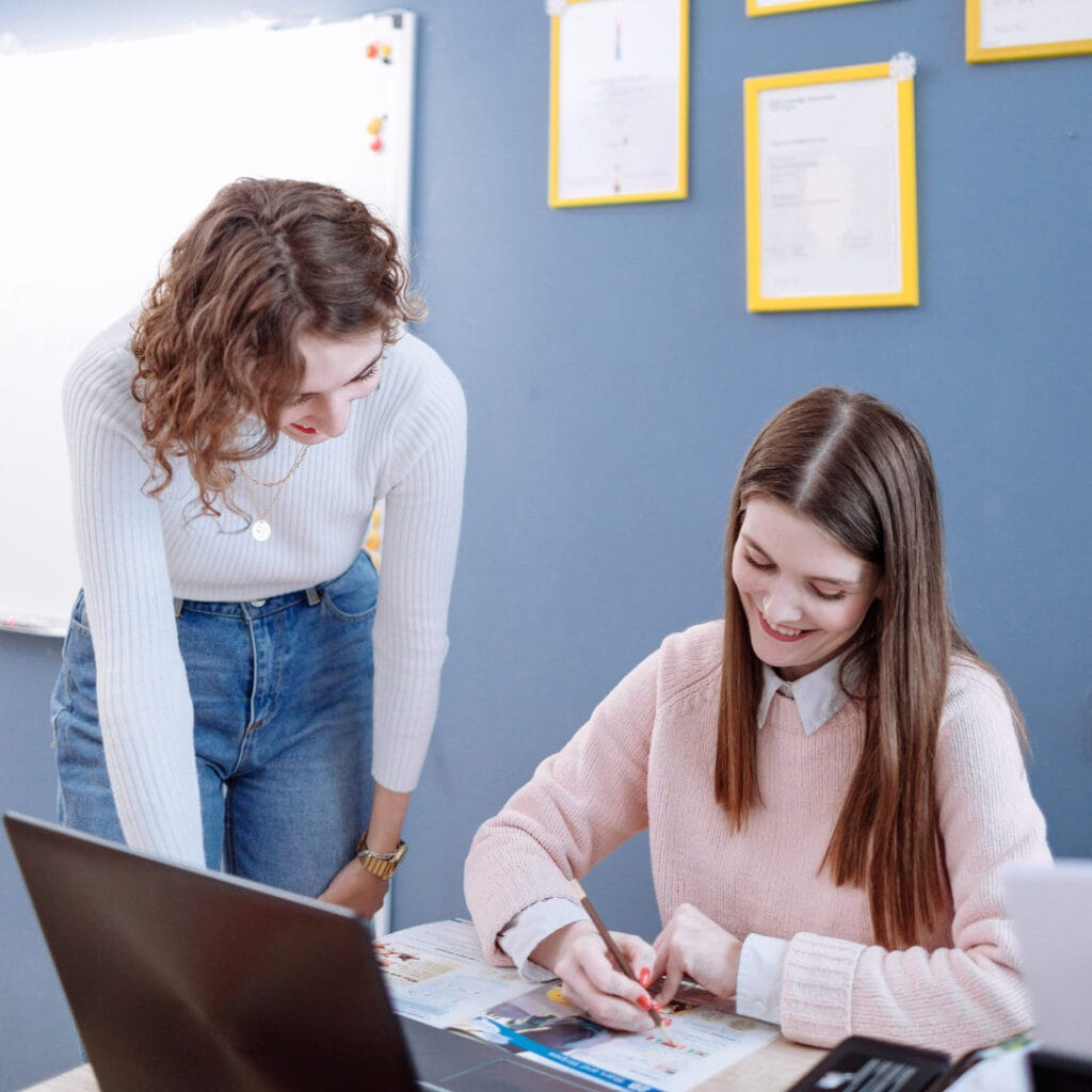 The highest-paying jobs with an English Literature degree - Unifresher