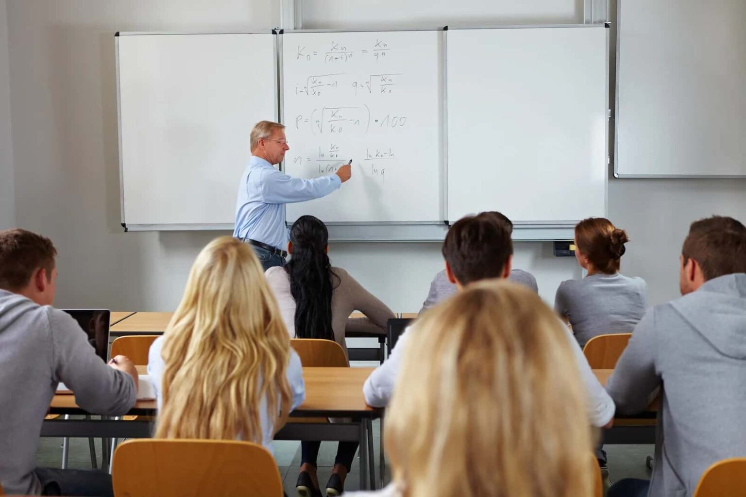 The best universities for economics in the UK - Unifresher