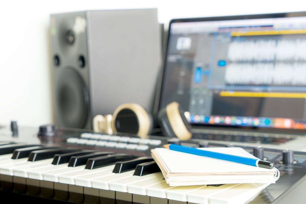 A guide to music internships in the UK - Unifresher