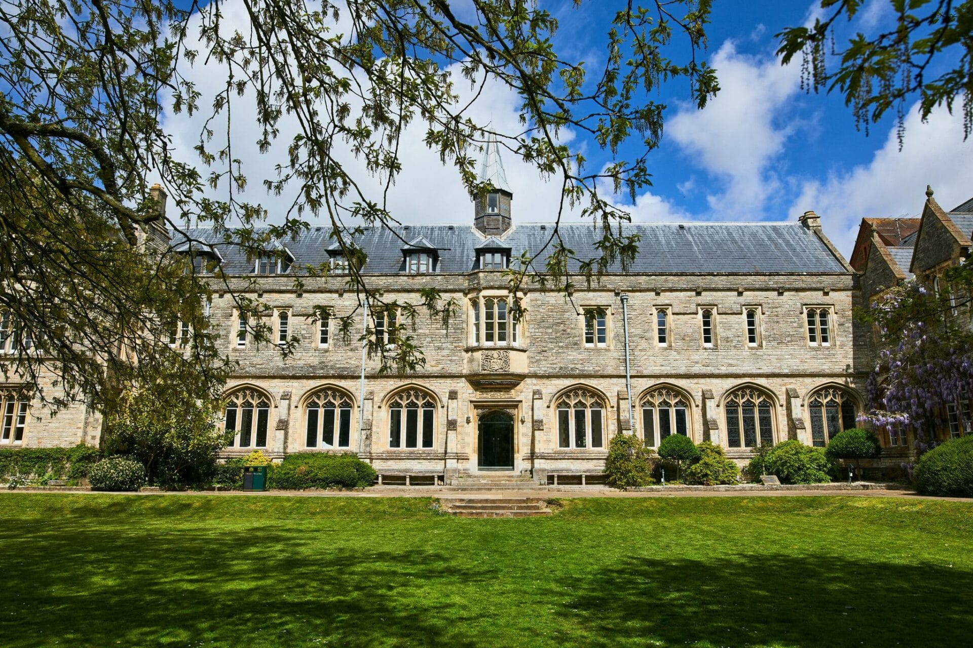 Top 10 small universities in the UK - Unifresher